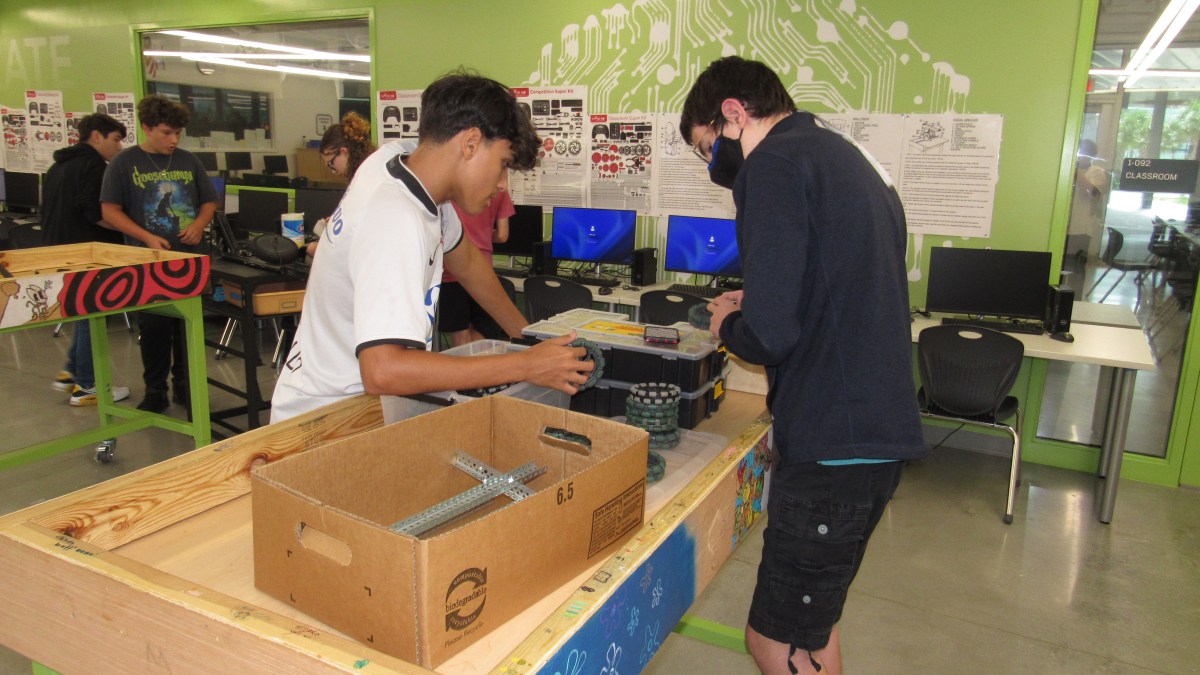 Building and Designing – GPS Robotics Team